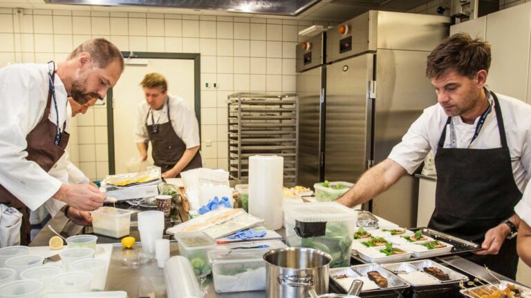 Singapore Airlines - InBold